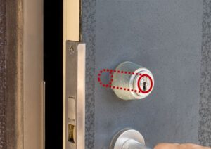 MIWAの鍵の種類の見分け方はこの2つ！DIYで鍵交換する方法も解説 - 暮らしの119番 カギのトラブル
